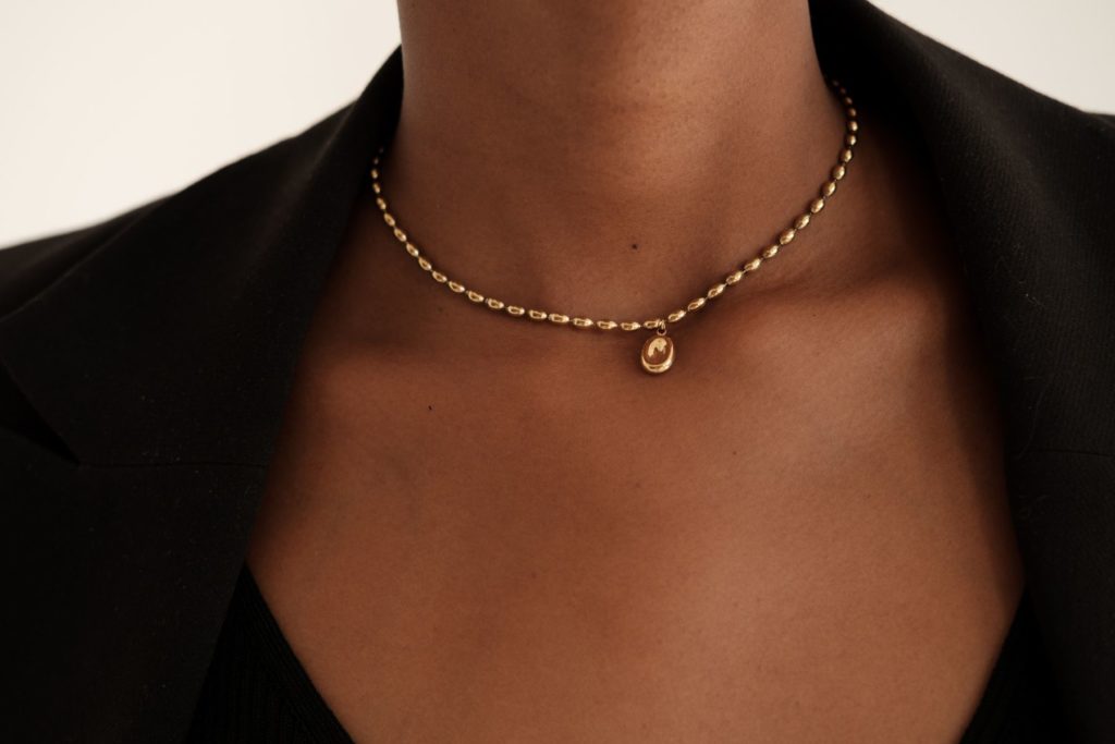 Quels sont les différents types de colliers et comment les porter